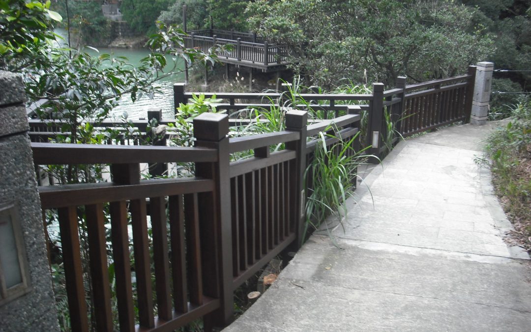 情人湖新增鐵木欄杆 - 尼可木構造